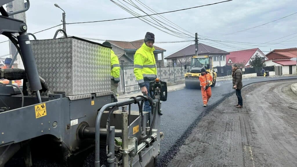 (FOTO) Năvodari. Astăzi a început asfaltarea străzii Recoltei! Vor fi ...